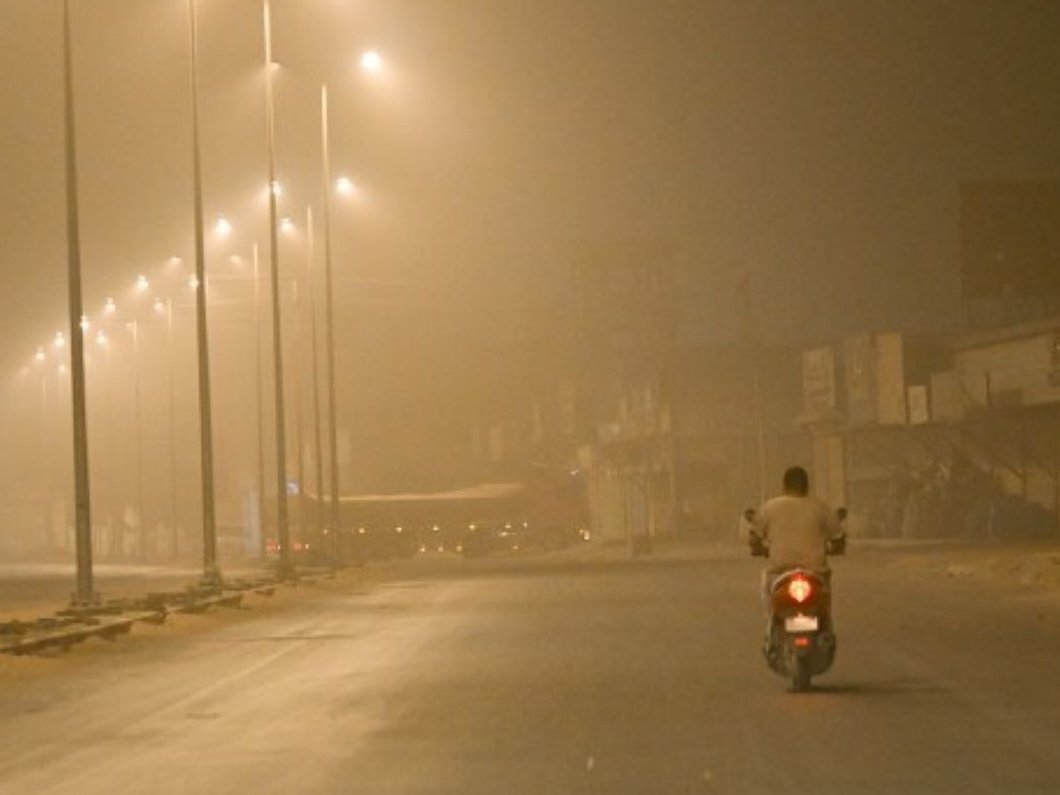 Powerful sandstorm paralyzes Iraqi cities