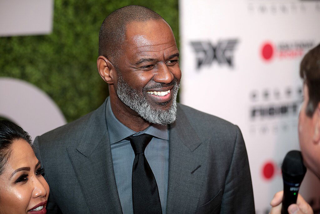 Brian McKnight Requests To Serve Jaguar Wright Via Newspaper Ad