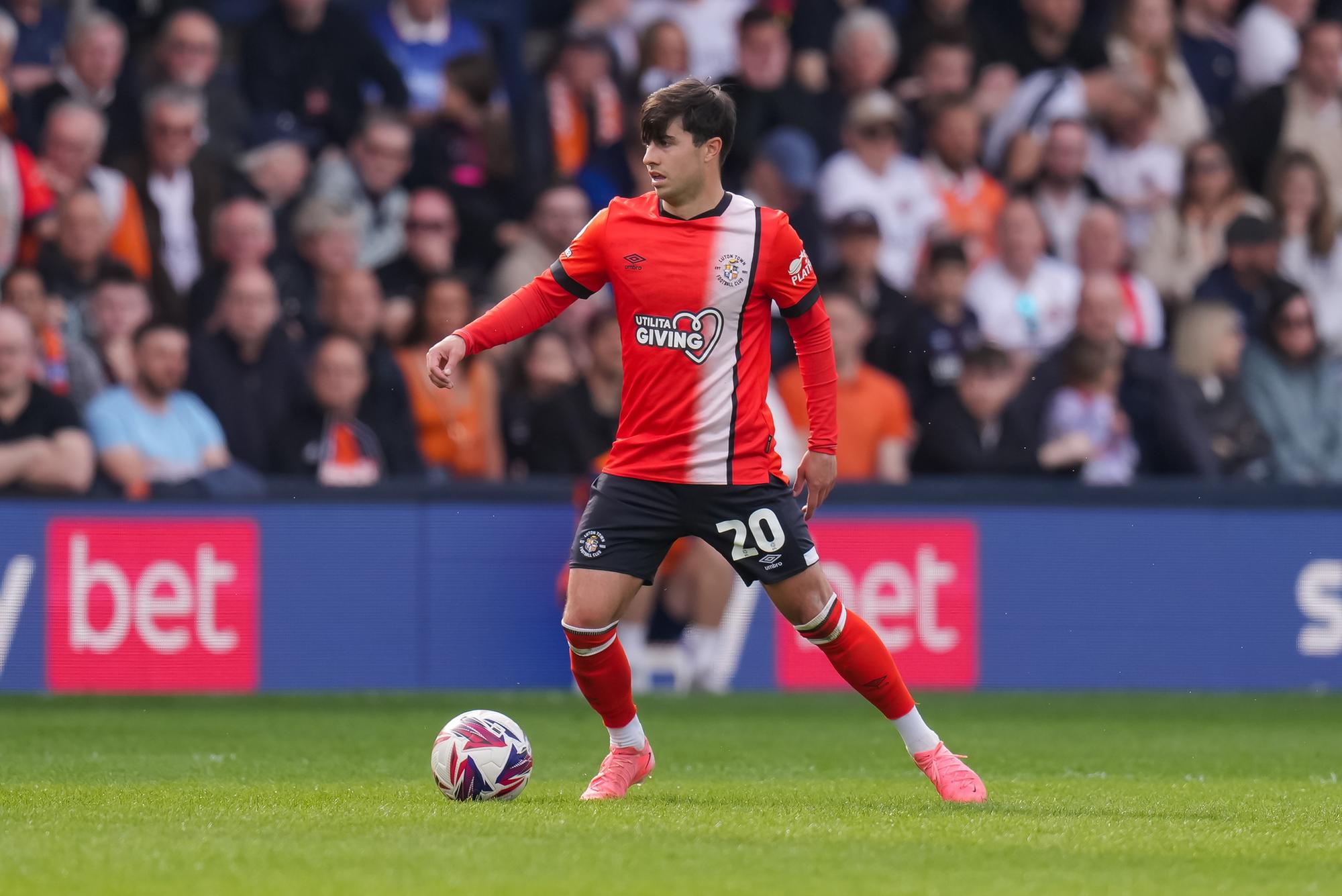 Bloomfield doesn't want Luton midfielder to lose his 'edge' after ...