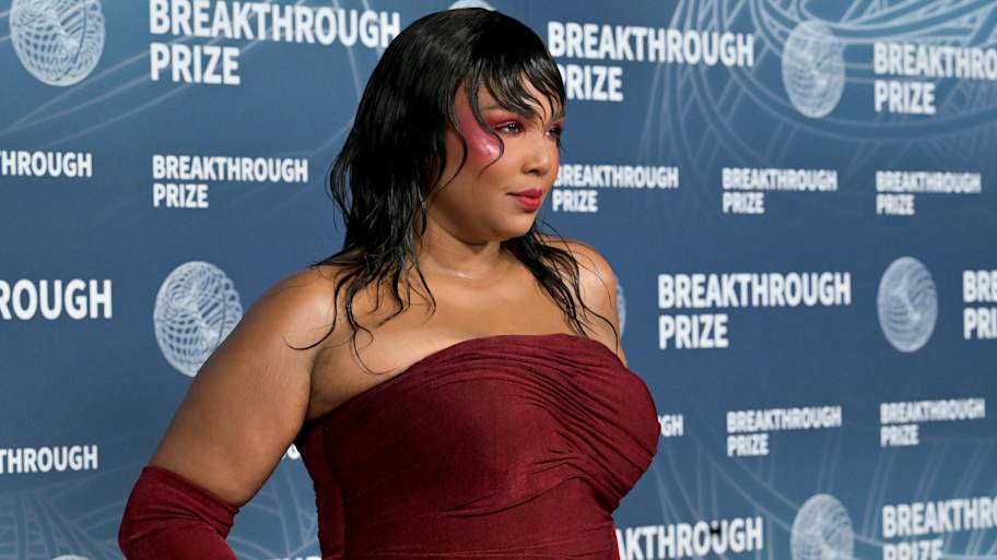 Lizzo Celebrates ‘Swim Day’ in Style, Poses Poolside in Pink Bikini and ...