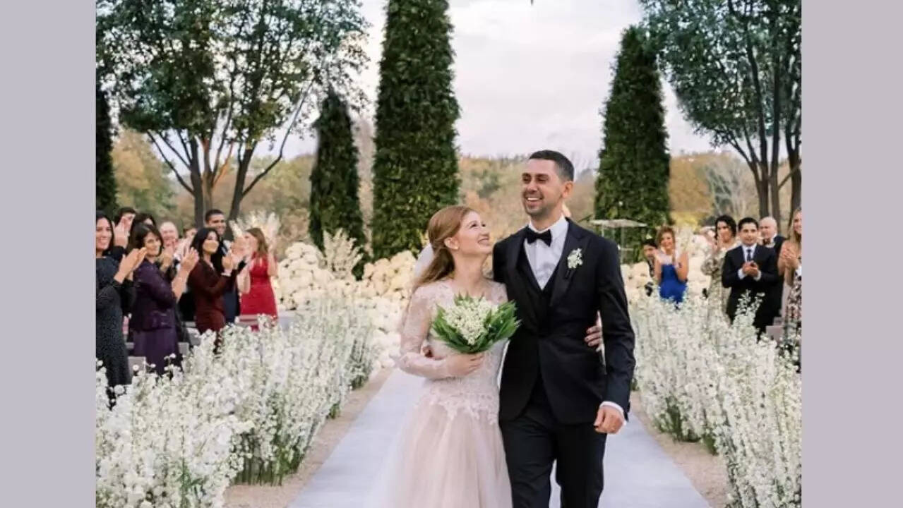 Who are Bill Gates's daughters Jennifer and Phoebe in a relationship ...