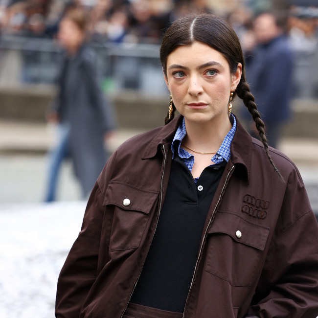Lorde sprach darüber, dass sie sich "schwach" und "nicht geerdet ...