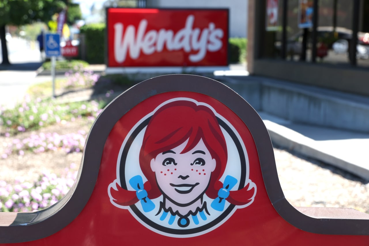 Wendy’s names Robert Wright as CEO