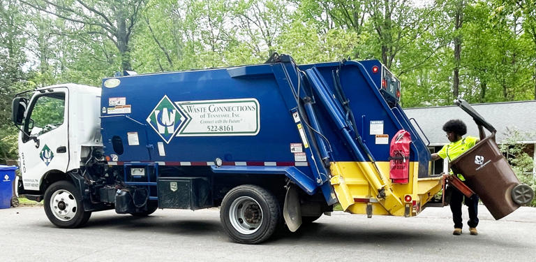 Fourth week of Oak Ridge's leaf pickup program begins Monday