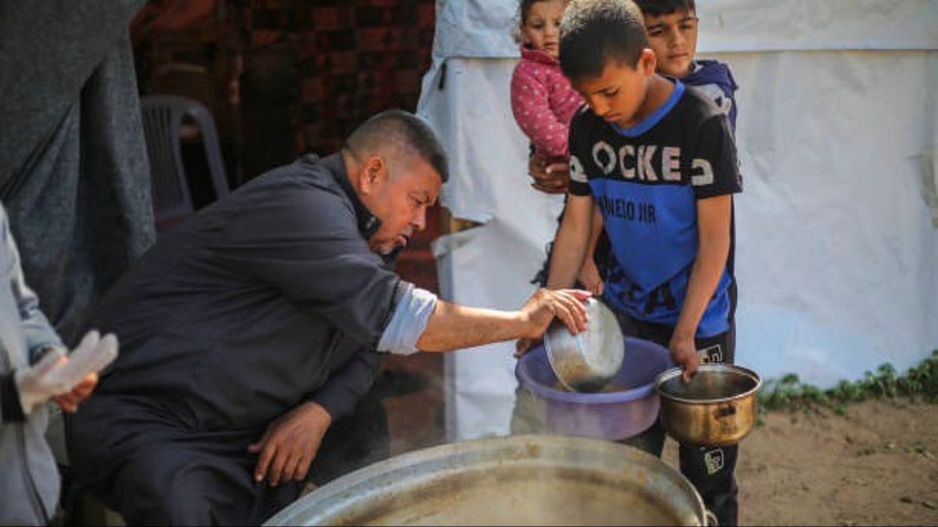 Gaza Soffre La Fame Per Il Blocco Israeliano Degli Aiuti