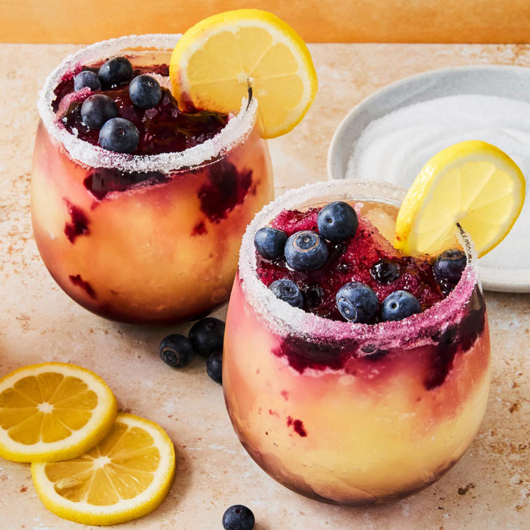 These 9 blueberry cocktail recipes will have you sippin’ all summer long