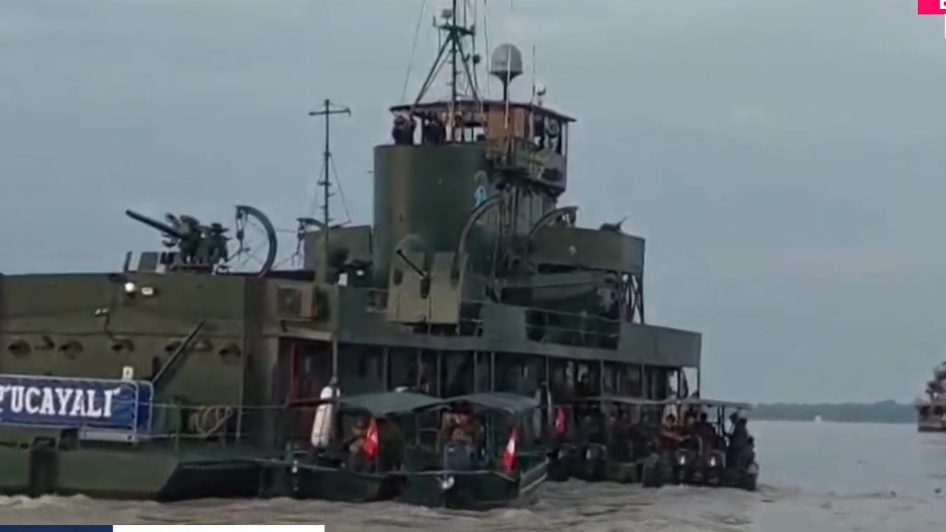 Dos muertos tras hundirse buque BAP en el río Amazonas