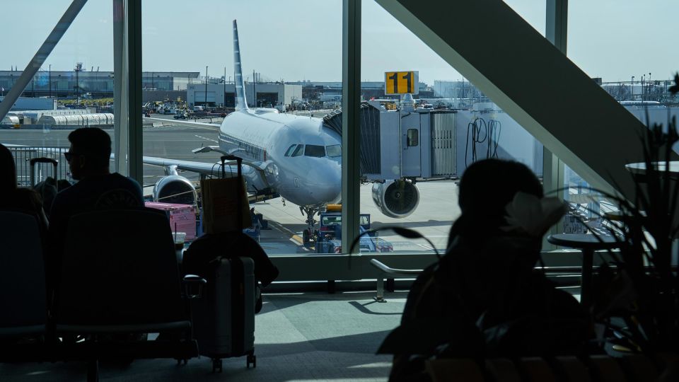 Major delays at Newark Airport roll into sixth day as FAA cites air ...