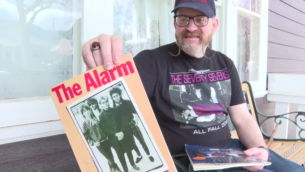 Mike Peters, singer for 80s band The Alarm, remembered for his ties to ...