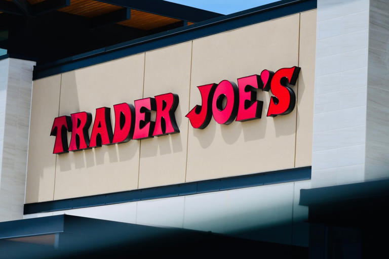 A ‘Sweet Heat’ Snack Just Landed at Trader Joe’s, and Shoppers Are So ...