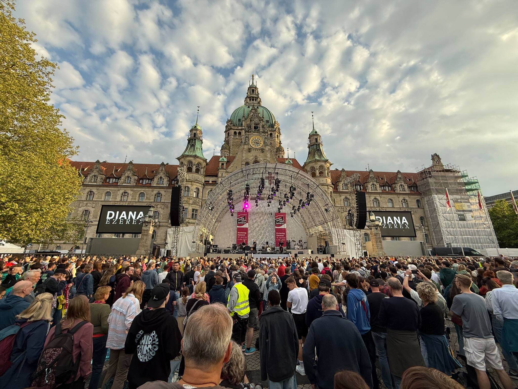 Kirchentag 2025 im Liveticker: Konzerte mit Gentleman, Nils Landgren ...