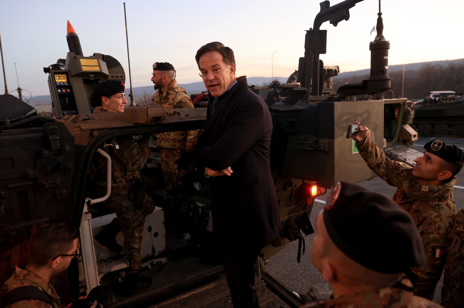 Rutte: NAVO-norm naar 5 procent, maar ook voor infrastructuur en ...