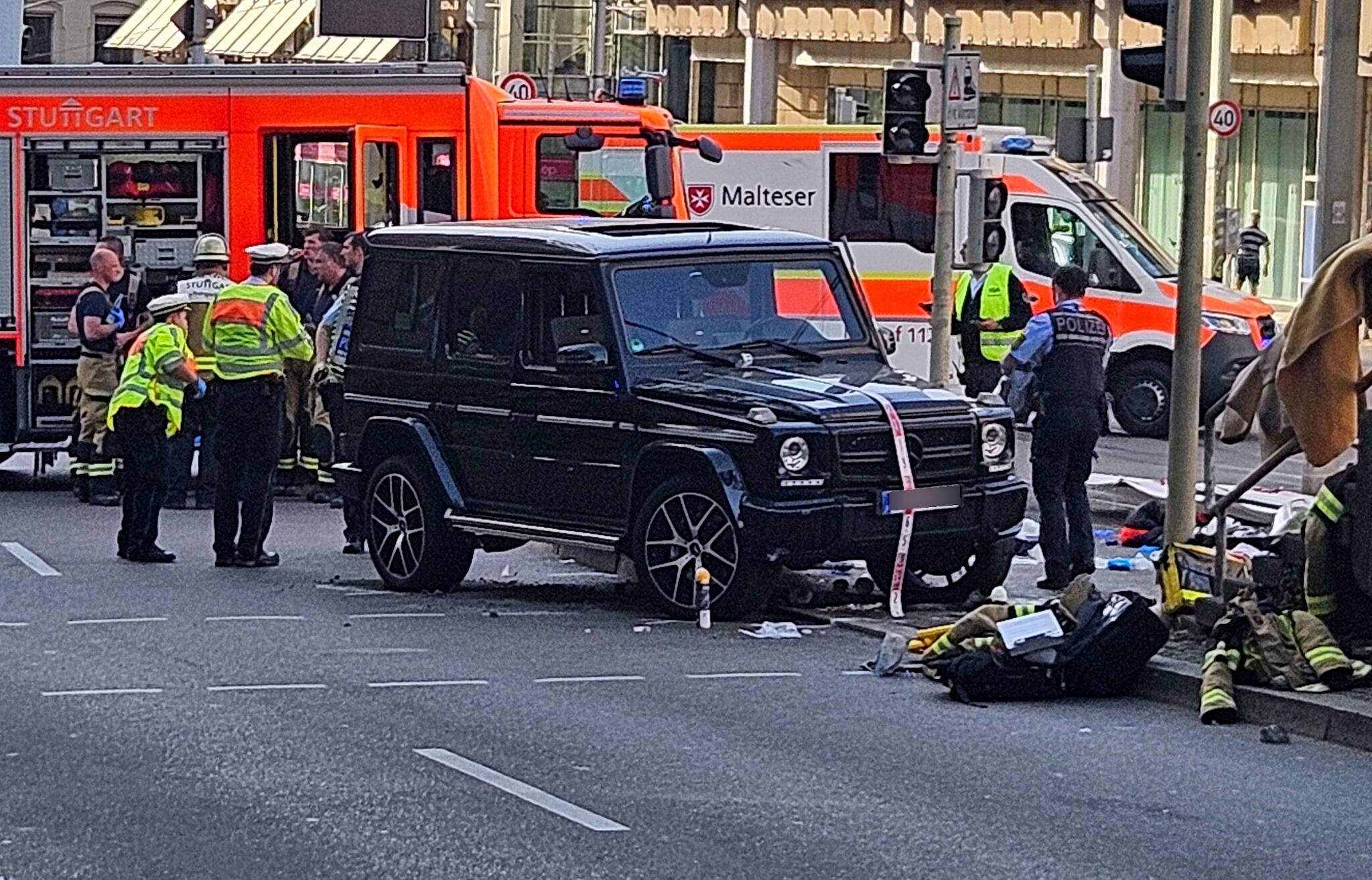 Stuttgart: Auto fährt in Personengruppe – eine Tote, Polizei geht von ...
