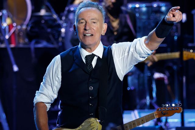 Bruce Springsteen Recalls Having a Family 'Filled with Mental Illness ...