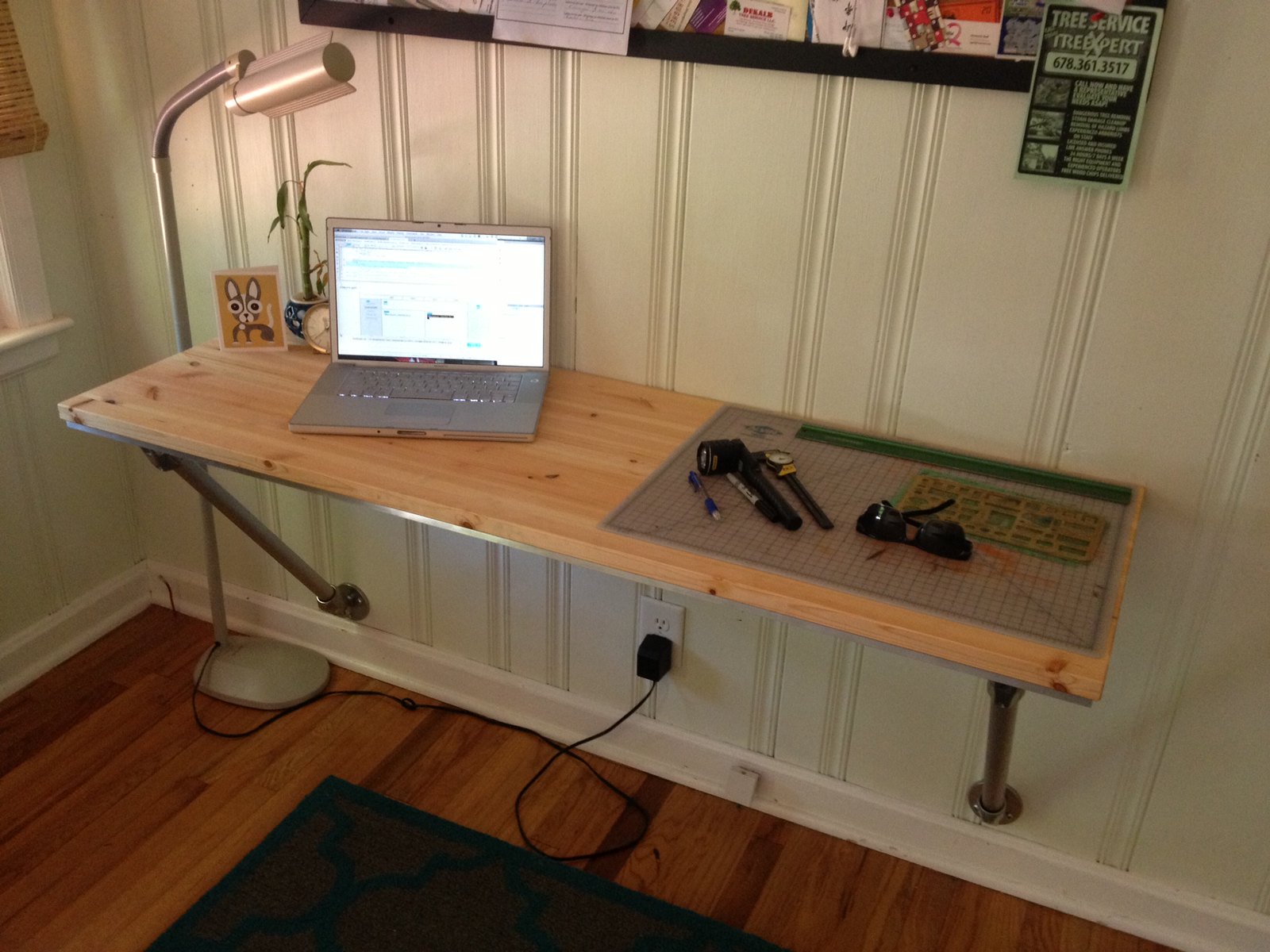 20 DIY Wall-Mounted Desks for Tiny Home Offices