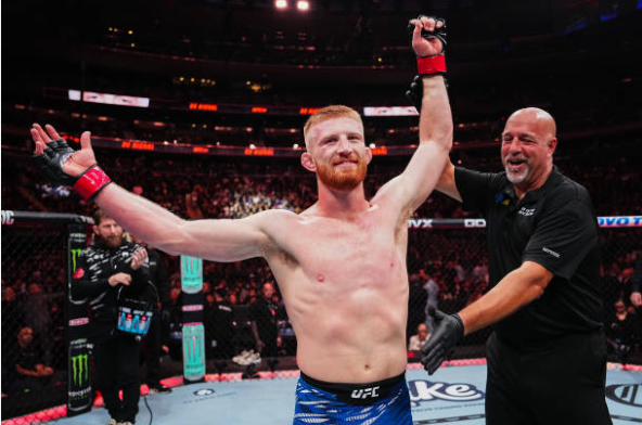 UFC Des Moines: Bo Nickal makes weight after drastic 37-pound cut in ...