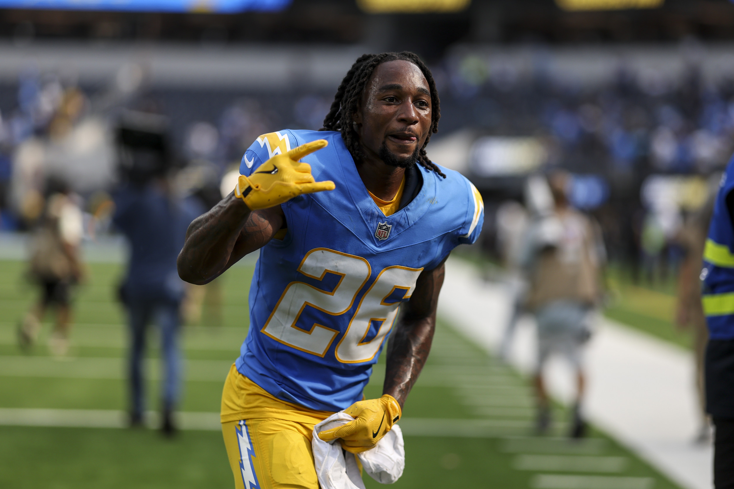 NFL Insider Links Eagles To Free Agent Defensive Playmaker