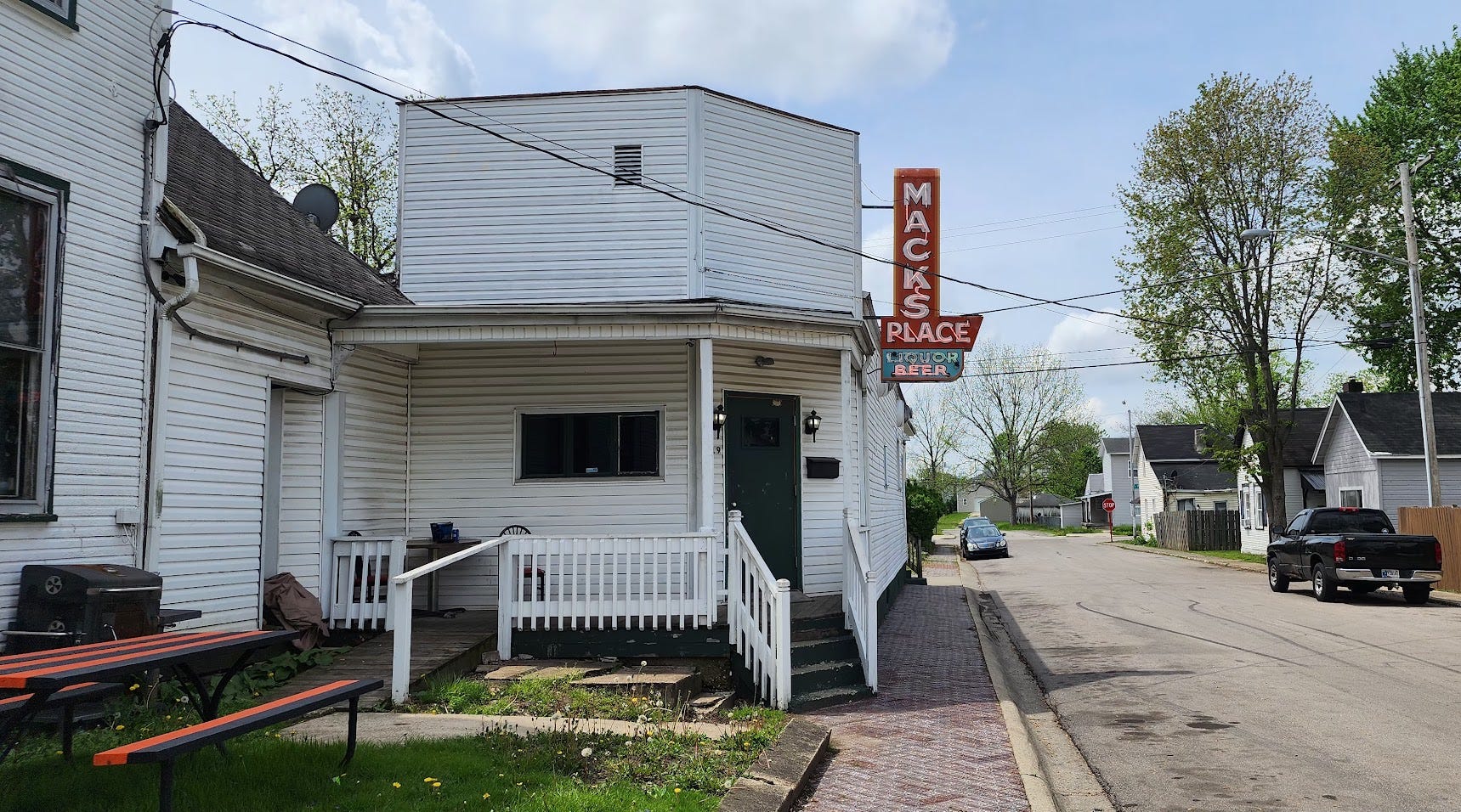 Mack's Place to host annual Kentucky Derby Block Party, hog roast Saturday