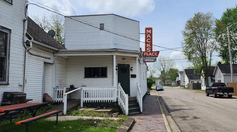 Mack's Place to host annual Kentucky Derby Block Party, hog roast Saturday