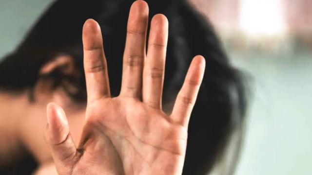 Πλατεία Αμαρουσίου: Συναγερμός για 40χρονο ντυμένο στα μαύρα που ...