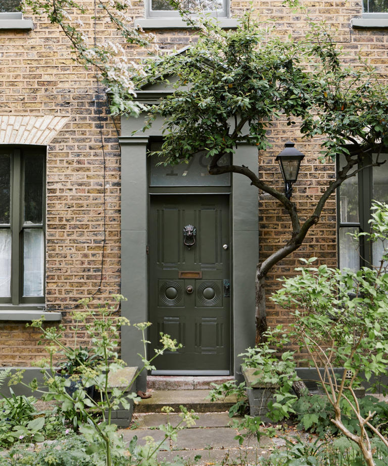 These are the best front door colors for a red brick house, according ...