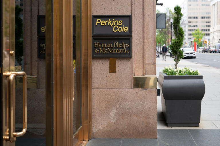 Judge strikes down Trump order punishing law firm Perkins Coie