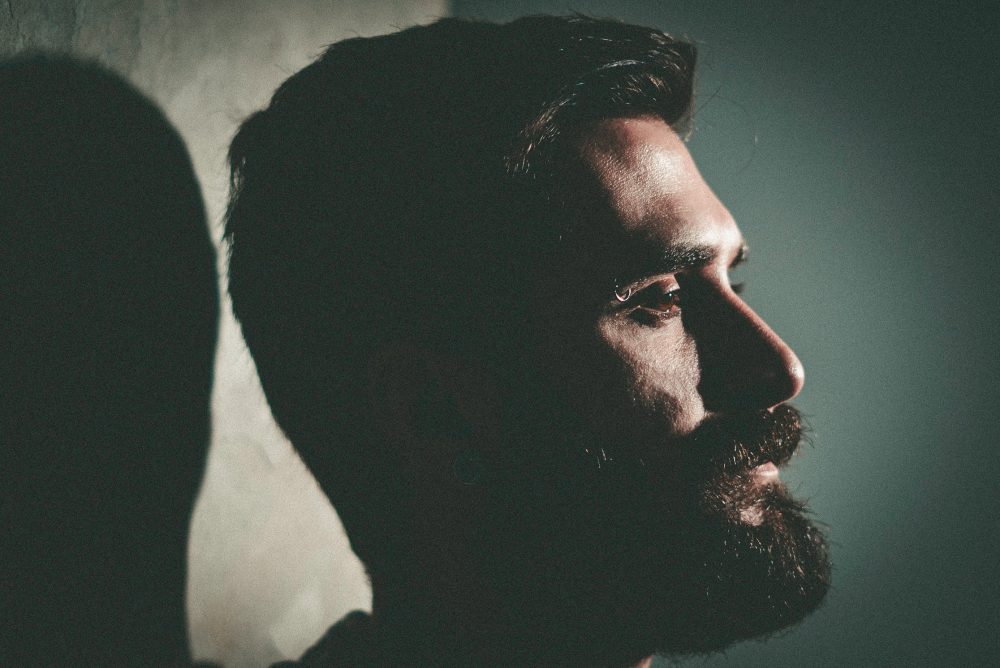 8 Gedanken, die selbst den glücklichsten Ehemann heimlich quälen