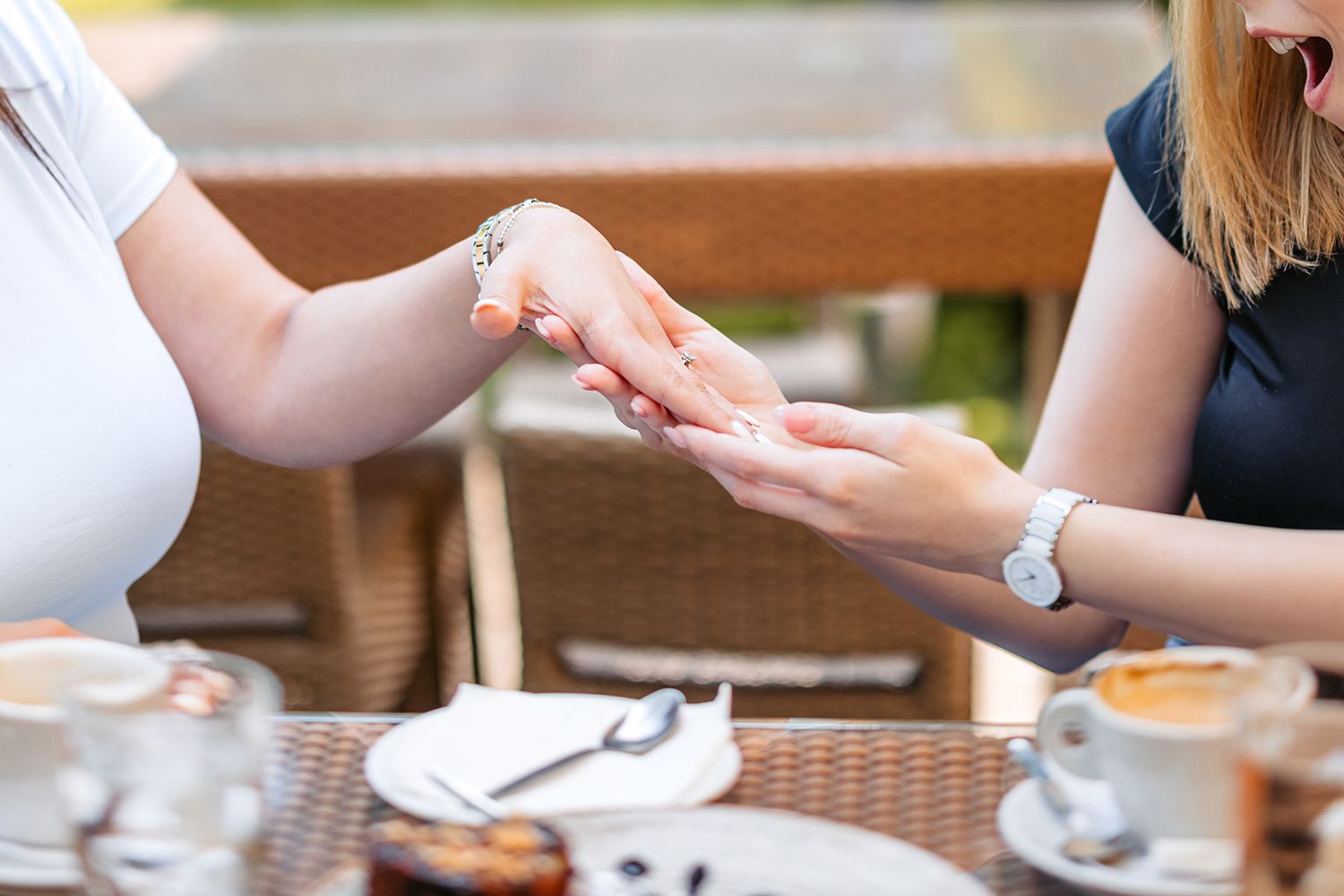 Married Woman Says Her Single Friend Makes ‘Weird Backhanded’ Comments ...