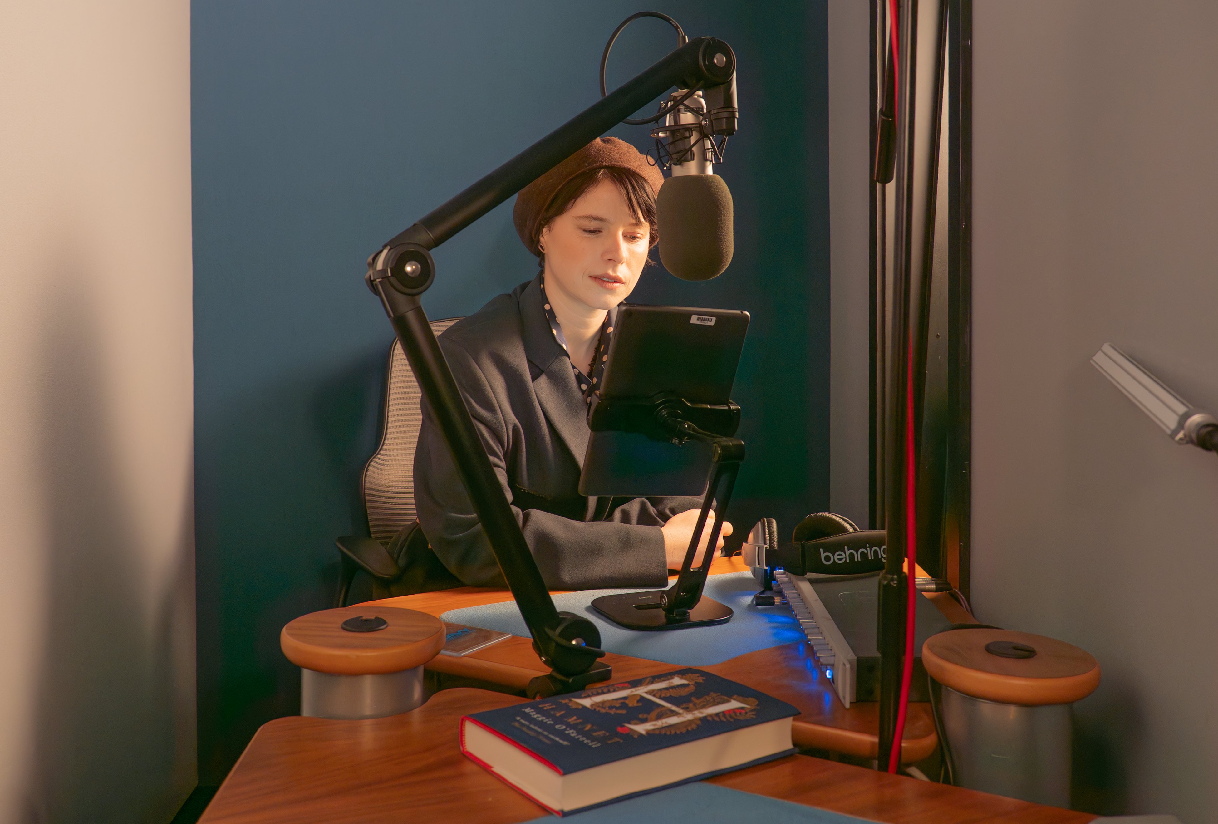 Best-selling author Maggie O'Farrell talks manuscripts, motherhood and ...