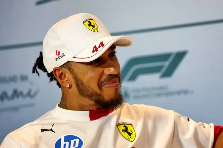 Hamilton congratulates his successor at Mercedes on pole: 'Amazing lap!'