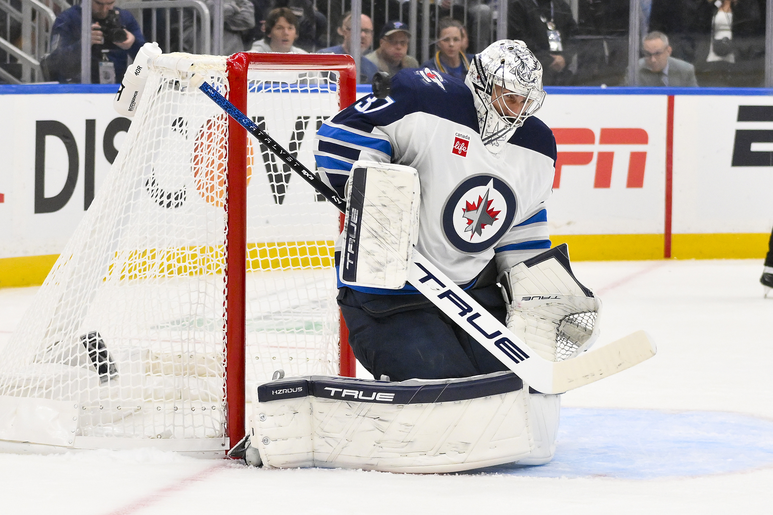 Another Connor Hellebuyck meltdown pushes Jets-Blues to Game 7