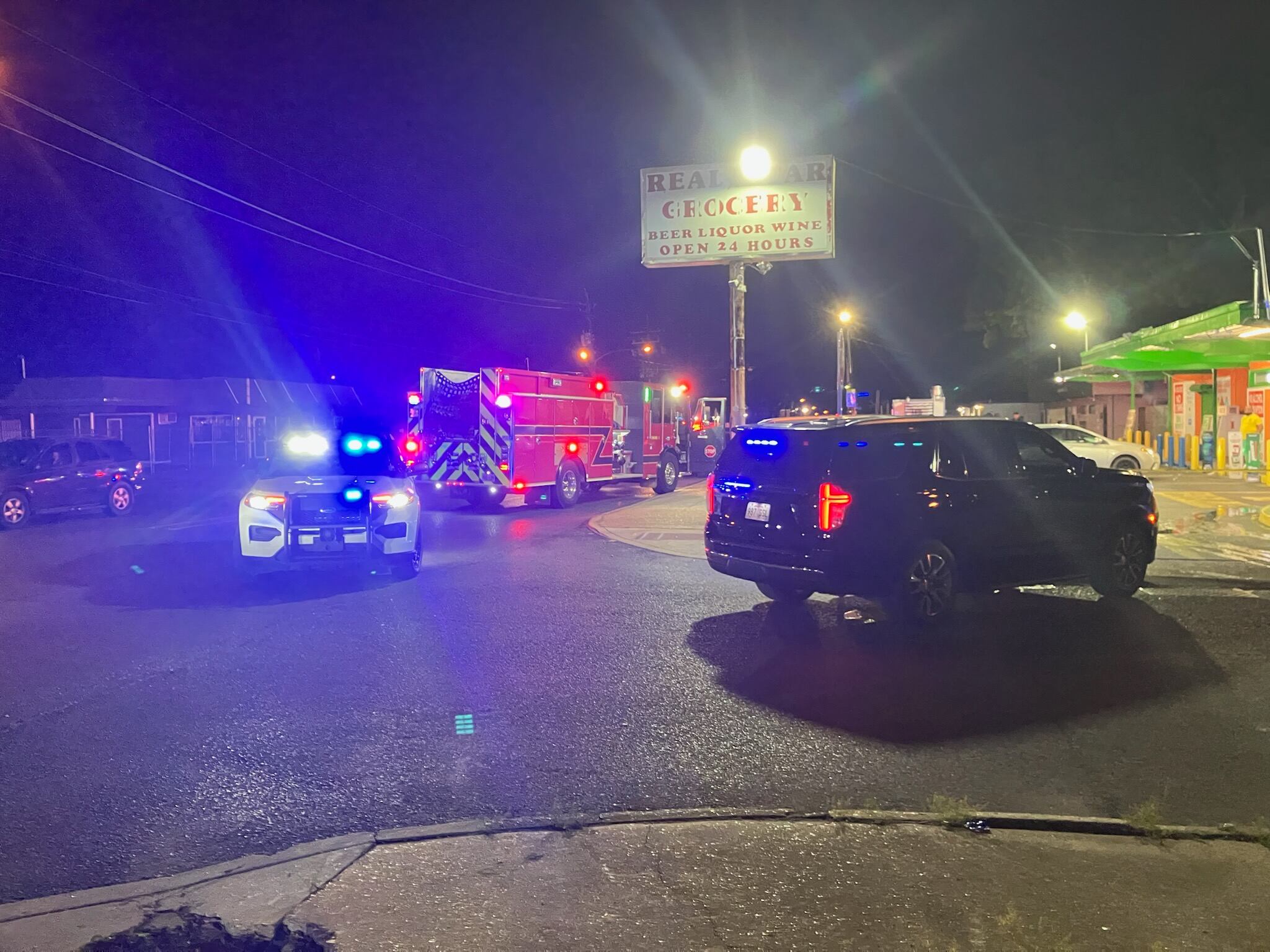 Gunfire leaves 2 people hurt Friday night in Baton Rouge