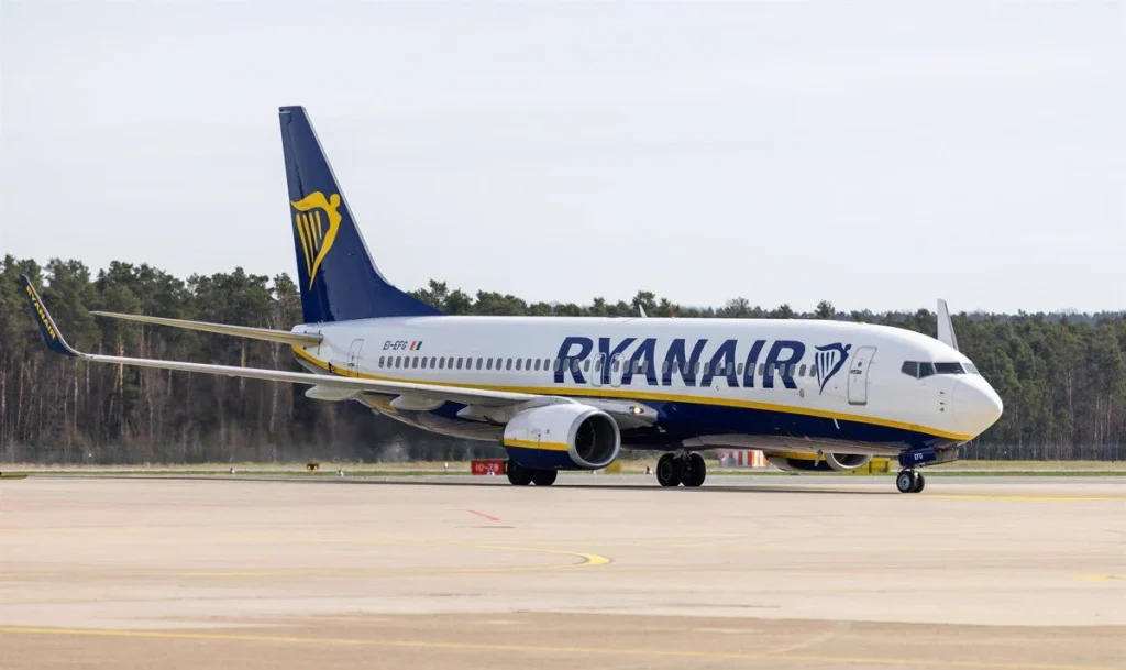 Ryanair elimina tarjetas de embarque y responde a las polémicas tasas ...