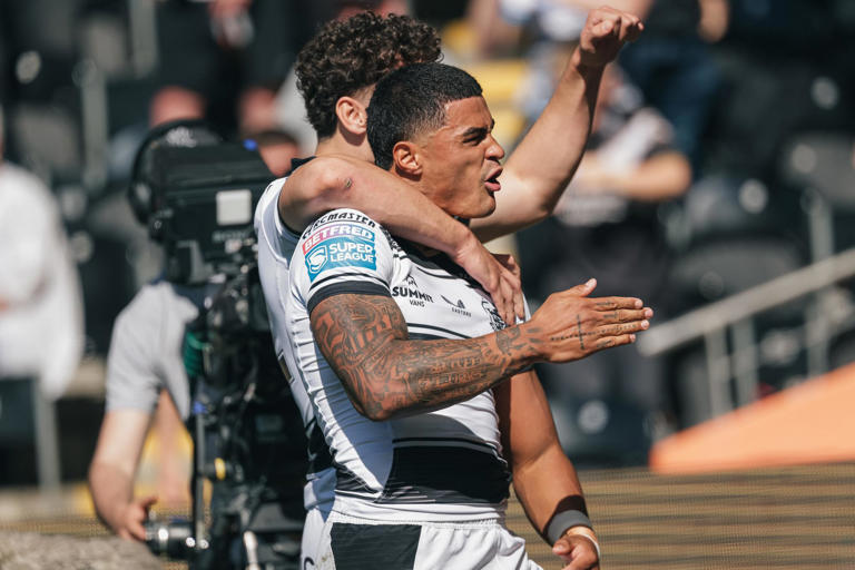 Huddersfield Giants v Hull FC: John Cartwright makes admission over ...
