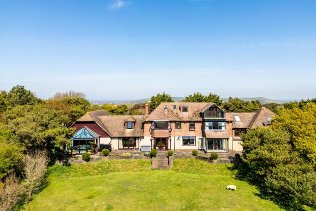 'Rare' home to world-renowned singer goes on sale for £2,650,000