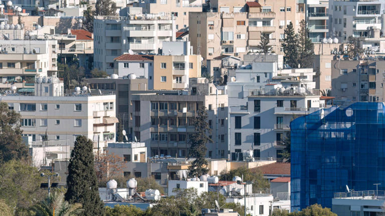 2,8 δισ. ευρώ για το στεγαστικό στη διετία 2025-2026 προβλέπει το ...