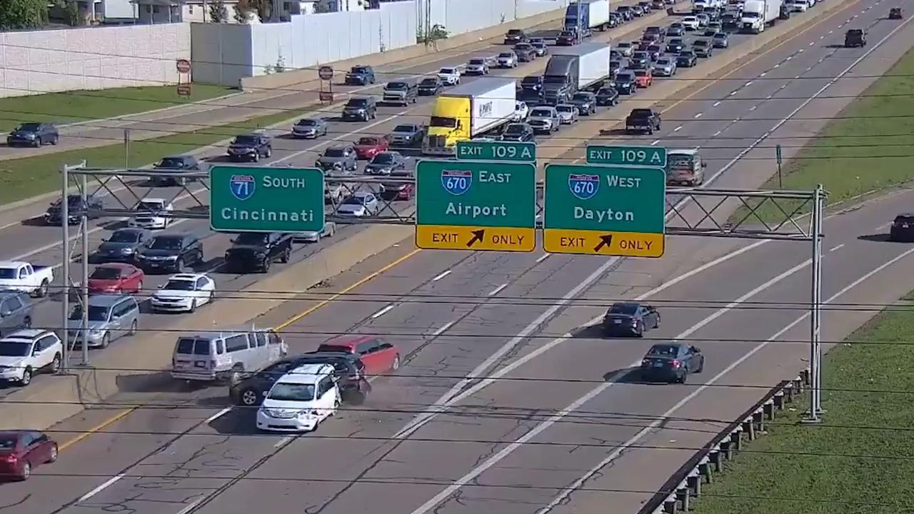 Selfish driver misses turn then causes crash on highway