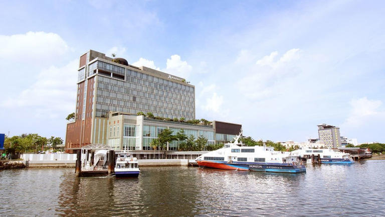 Senja di Harbour Bay Batam, Menikmati Sunset dan Siluet Gedung Singapura