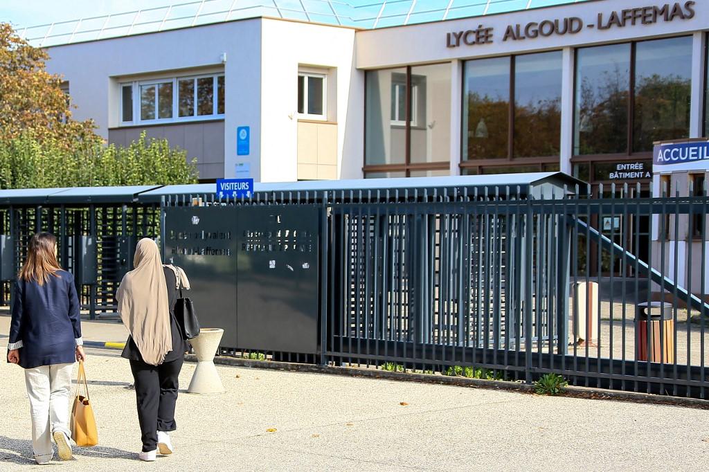 Où a-t-on le droit de porter le voile en France