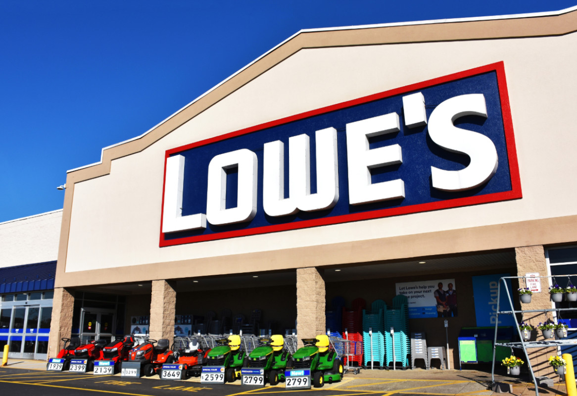 Will Lowe's Be Open on Memorial Day 2025?
