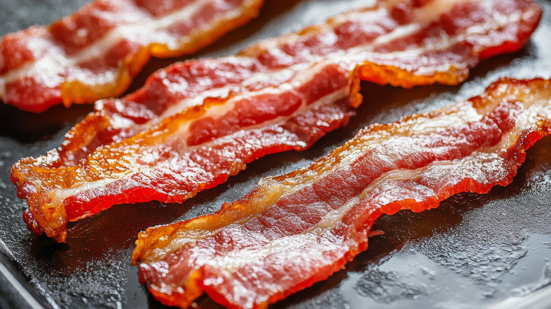 No More Grease Splatters: The Best Way To Cook Crispy Mess-Free Bacon ...