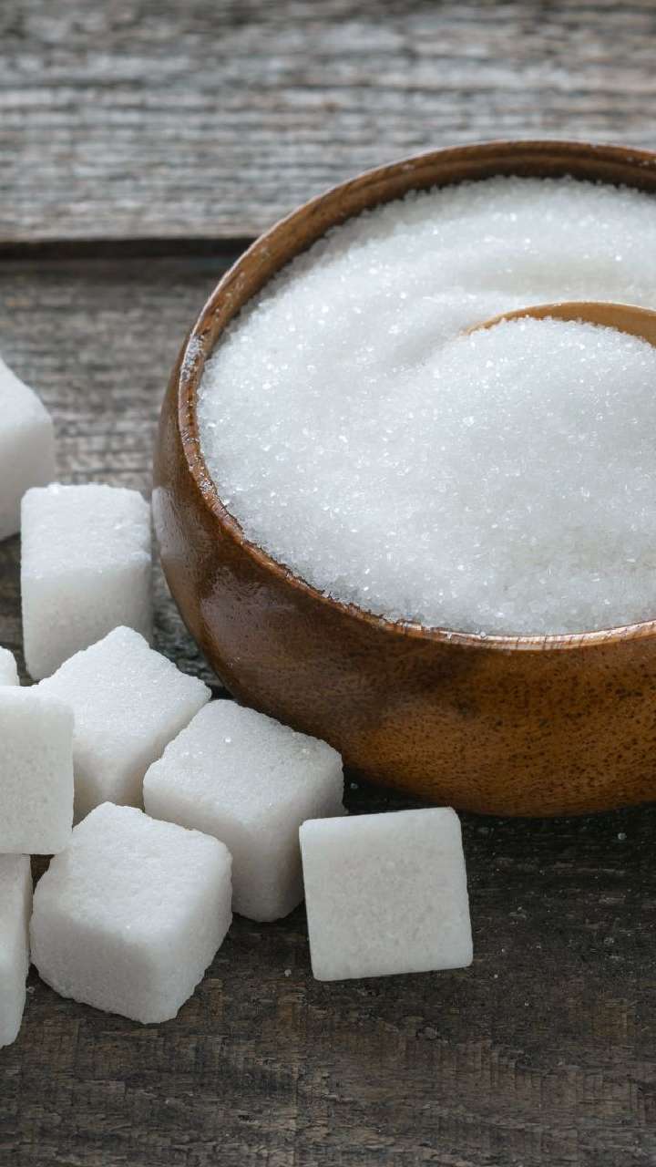 DIY Sugar And Olive Oil Foot Scrub For Moisturised Feet