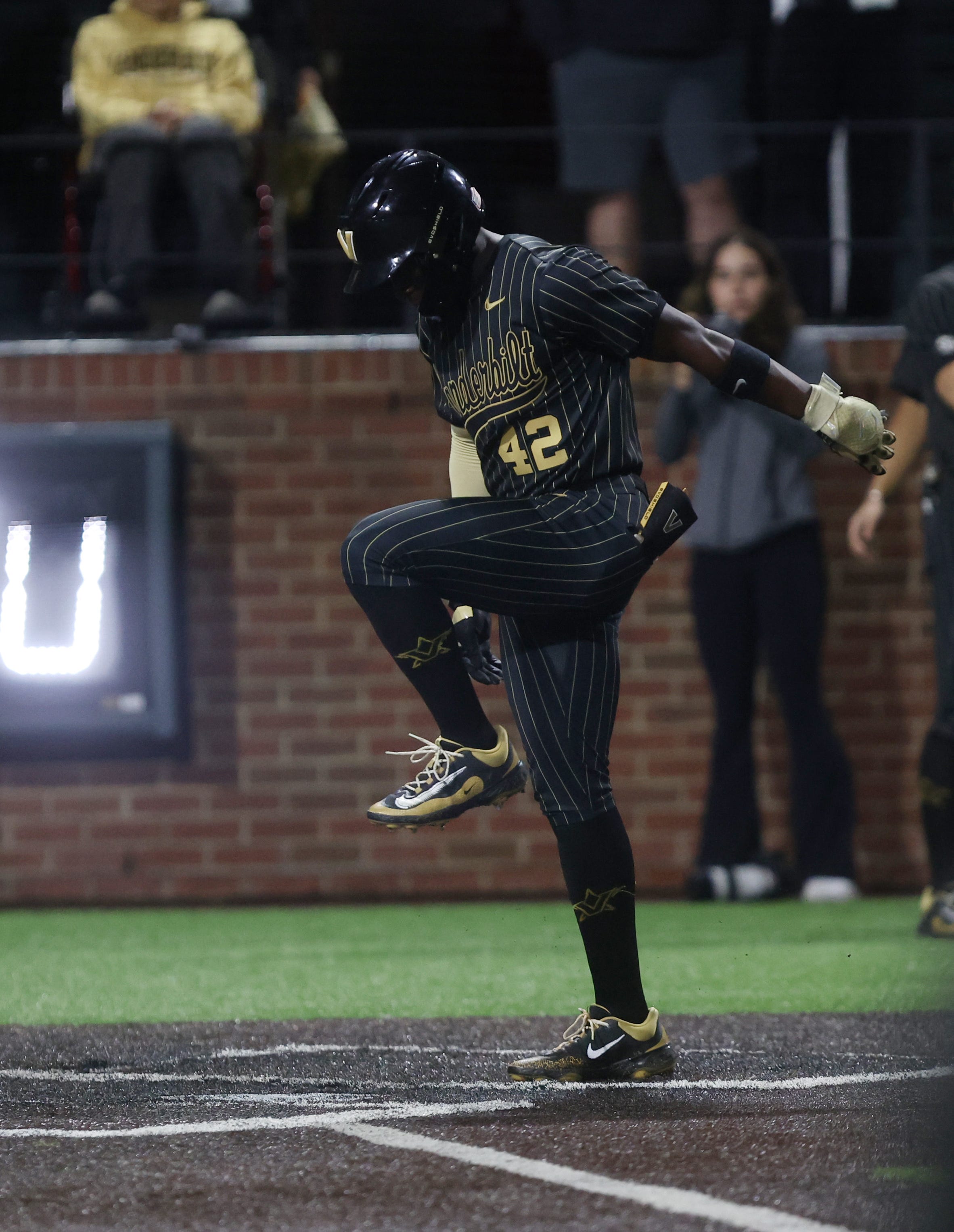 Vanderbilt baseball wins series vs Alabama on Braden Holcomb walk-off ...