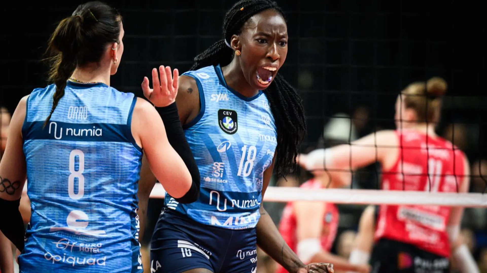 Bufera sul calendario di Paola Egonu e compagne, la prima fa discutere: le foto