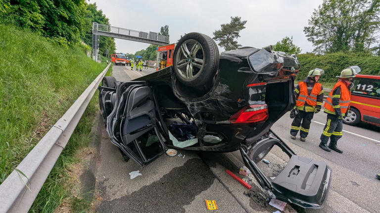 Sperrung bei Bonn: Drei Verletzte bei Unfall mit überschlagenem Fahrzeug auf A565