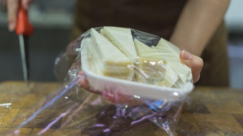 Why It's Time To Ditch The Plastic Wrap (And What You Should Start ...