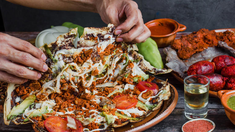 How Is A Mexican Pizza Prepared In Mexico?