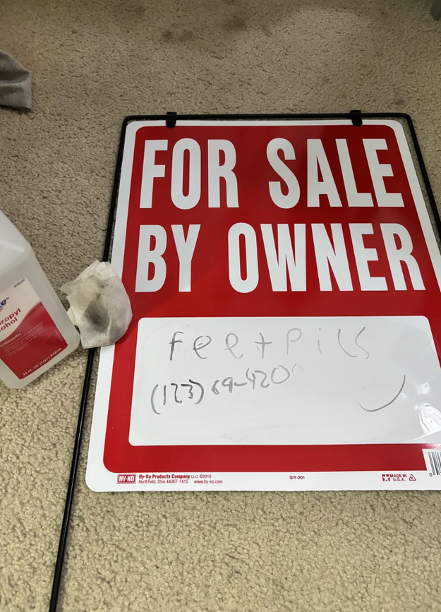 14 Signs That Made Me Laugh So Hard I Physically Could Not Stand Up Anymore