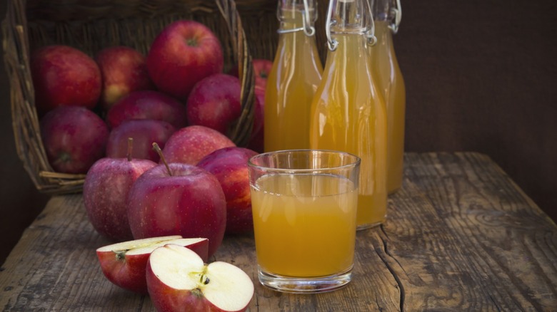 You Don't Need A Fancy Juicer To Make Your Own Apple Juice