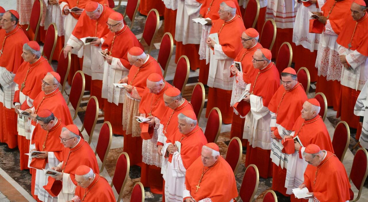 Conclave, le tappe per l'elezione: il Camerlengo, il ruolo di Parolin e ...